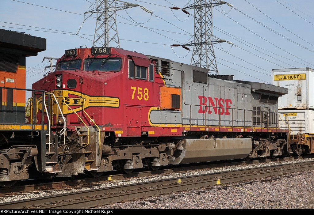 BNSF 758